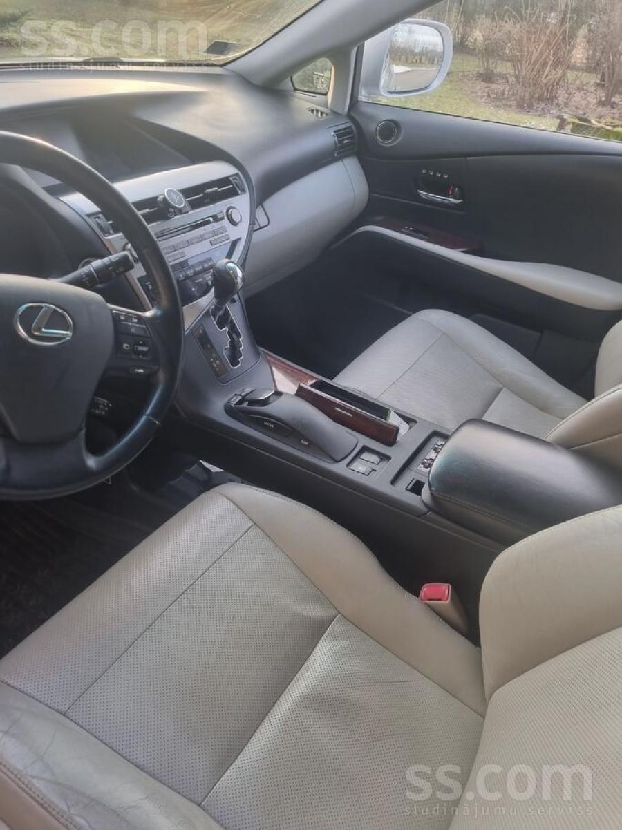 Pelēks Lexus RX 2009 Rīga, ar dzinēja tilpumu 3.50 L un nobraukumu 325 tūkst. km par 3800 €, foto 7 vietnē AUTOMOTO.COM.LV