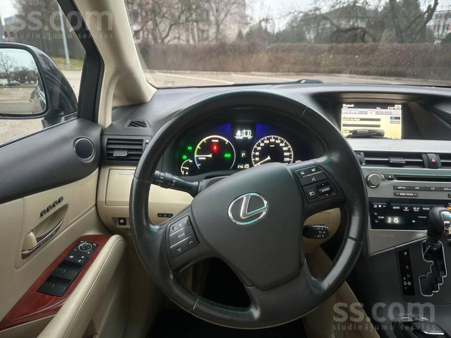 Grey Lexus RX 2009 in Riga, with an engine capacity of 3.50 L and mileage of 247 thousand km for 9550 €, photo 9 on AUTOMOTO.COM.LV