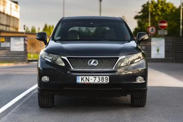 Grey Lexus RX 2009 in Jelgava, with an engine capacity of 3.50 L and mileage of 357 thousand km for 11800 €, photo 2 on AUTOMOTO.COM.LV