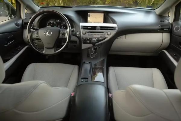 Grey Lexus RX 2009 in Jelgava, with an engine capacity of 3.50 L and mileage of 357 thousand km for 11800 €, photo 8 on AUTOMOTO.COM.LV