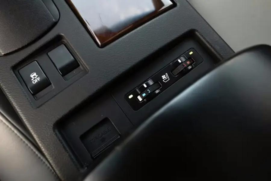 Pelēks Lexus RX 2009 Jelgava, ar dzinēja tilpumu 3.50 L un nobraukumu 357 tūkst. km par 11800 €, foto 16 vietnē AUTOMOTO.COM.LV