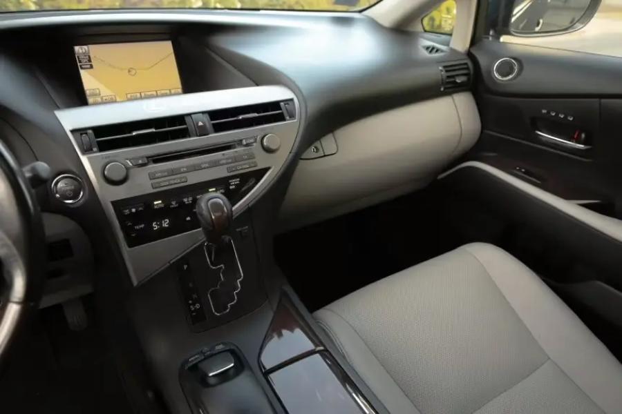 Pelēks Lexus RX 2009 Jelgava, ar dzinēja tilpumu 3.50 L un nobraukumu 357 tūkst. km par 11800 €, foto 17 vietnē AUTOMOTO.COM.LV