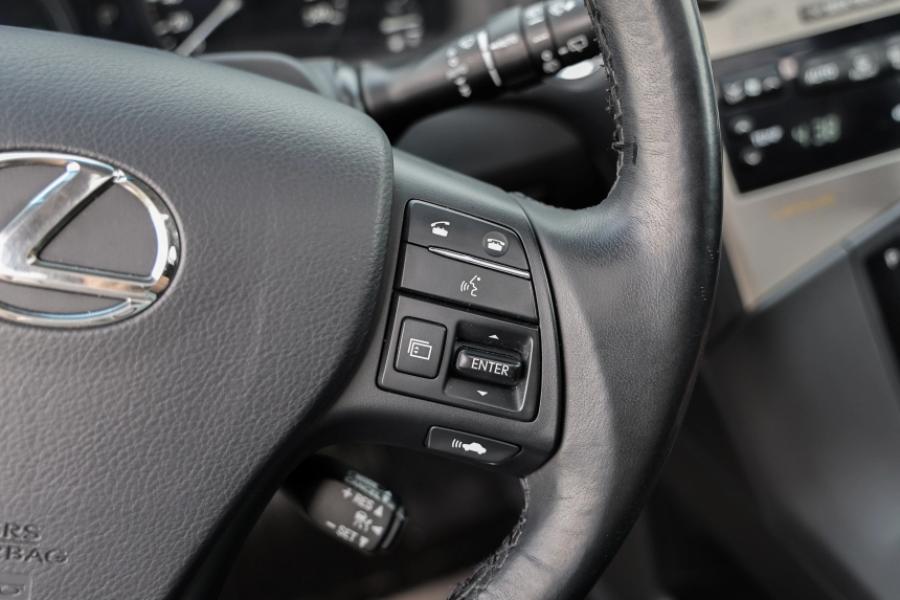 Grey Lexus RX 2009 in Riga, with an engine capacity of 3.50 L and mileage of 0 thousand km for 12500 €, photo 17 on AUTOMOTO.COM.LV