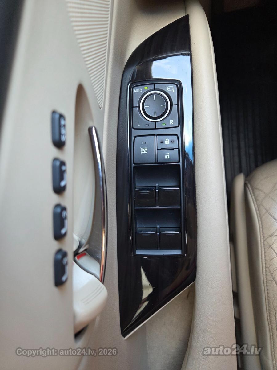 Grey Lexus RX 2009 in Tallinn, with an engine capacity of 3.50 L and mileage of 231 thousand km for 10990 €, photo 12 on AUTOMOTO.COM.LV