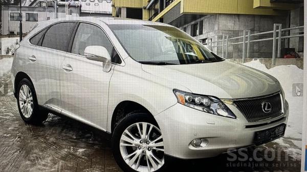 Grey Lexus RX 2009 in Riga, with an engine capacity of 3.50 L and mileage of 257 thousand km for 10500 €, photo 3 on AUTOMOTO.COM.LV