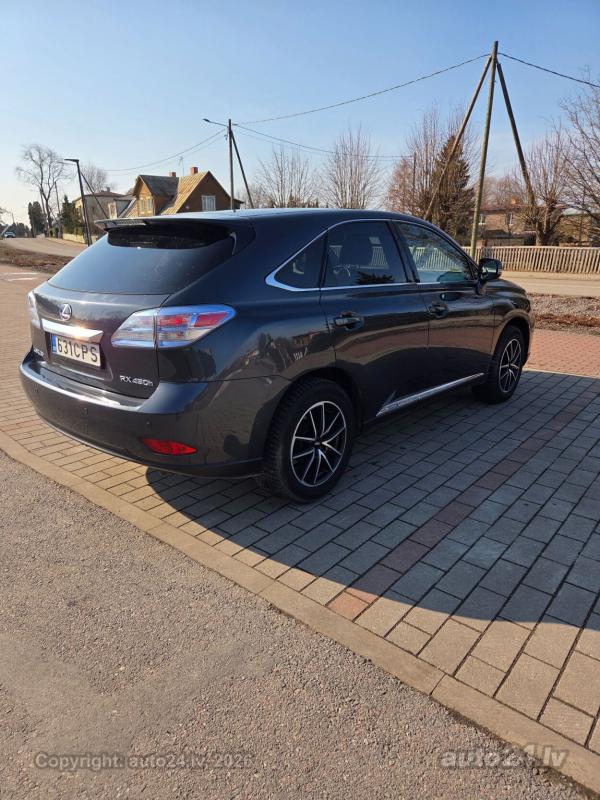 Pelēks Lexus RX 2010 Tallina, ar dzinēja tilpumu 3.50 L un nobraukumu 233 tūkst. km par 14900 €, foto 3 vietnē AUTOMOTO.COM.LV