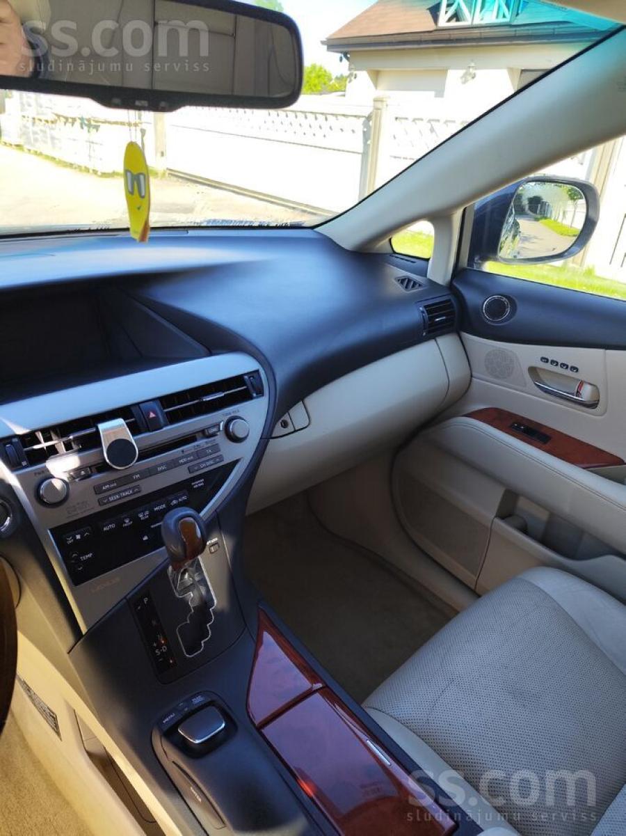Grey Lexus RX 2010 in Jurmala, with an engine capacity of 3.50 L and mileage of 170 thousand km for 10490 €, photo 8 on AUTOMOTO.COM.LV