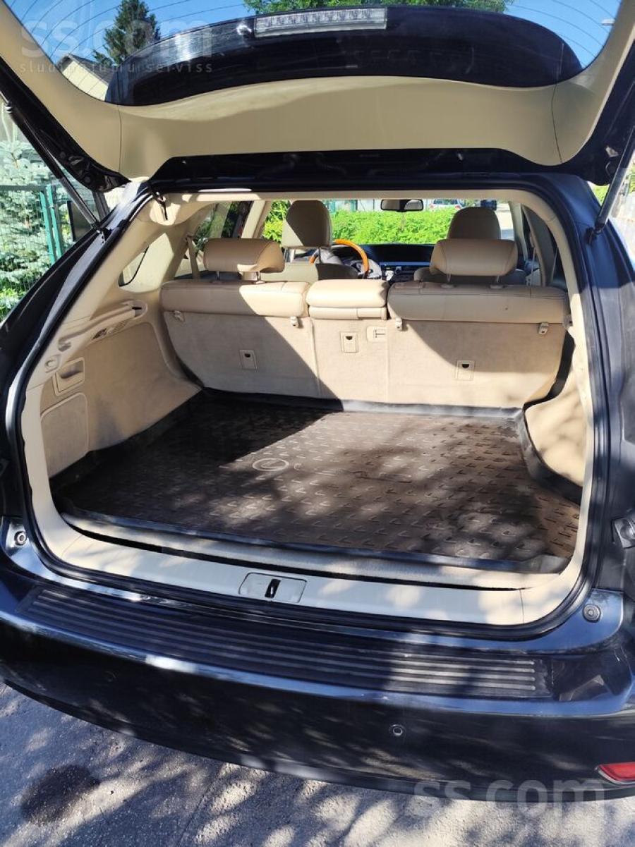 Grey Lexus RX 2010 in Jurmala, with an engine capacity of 3.50 L and mileage of 170 thousand km for 10490 €, photo 9 on AUTOMOTO.COM.LV