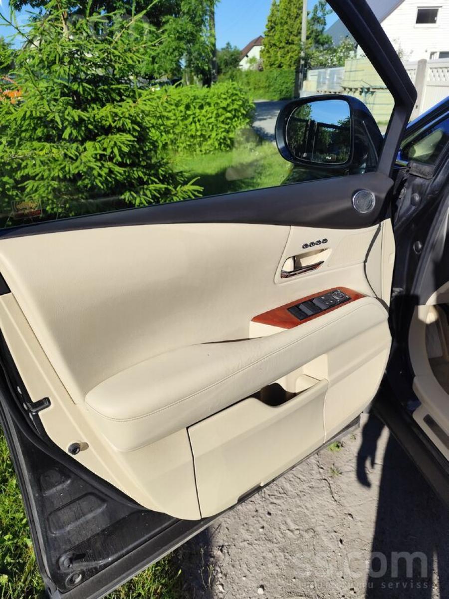 Grey Lexus RX 2010 in Jurmala, with an engine capacity of 3.50 L and mileage of 170 thousand km for 10490 €, photo 10 on AUTOMOTO.COM.LV