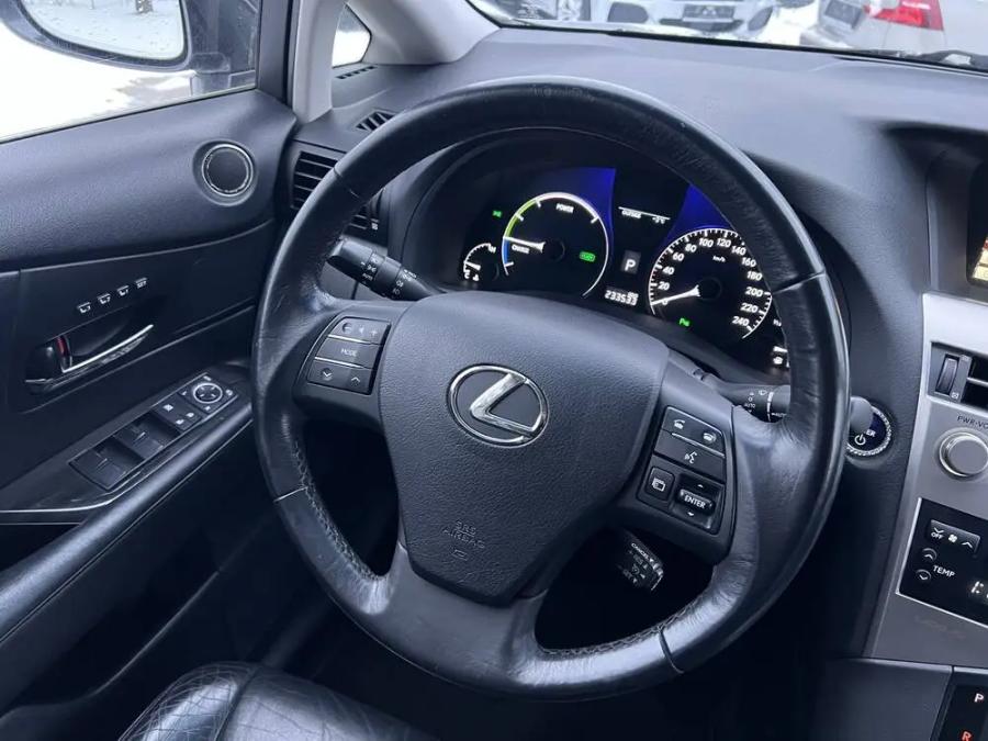 Pelēks Lexus RX 2010 Rīga, ar dzinēja tilpumu 3.50 L un nobraukumu 233 tūkst. km par 10350 €, foto 15 vietnē AUTOMOTO.COM.LV
