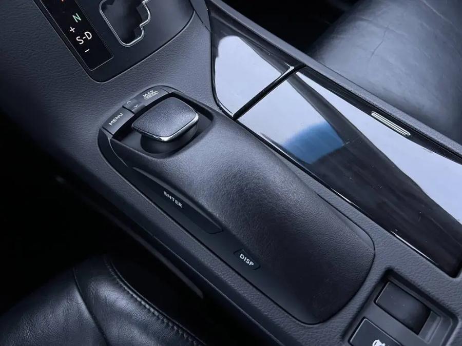 Pelēks Lexus RX 2010 Rīga, ar dzinēja tilpumu 3.50 L un nobraukumu 233 tūkst. km par 10350 €, foto 20 vietnē AUTOMOTO.COM.LV