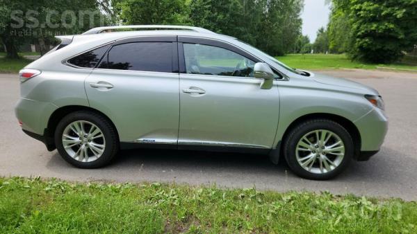 Pelēks Lexus RX 2010 Rīga, ar dzinēja tilpumu 3.50 L un nobraukumu 294 tūkst. km par 8300 €, foto 2 vietnē AUTOMOTO.COM.LV