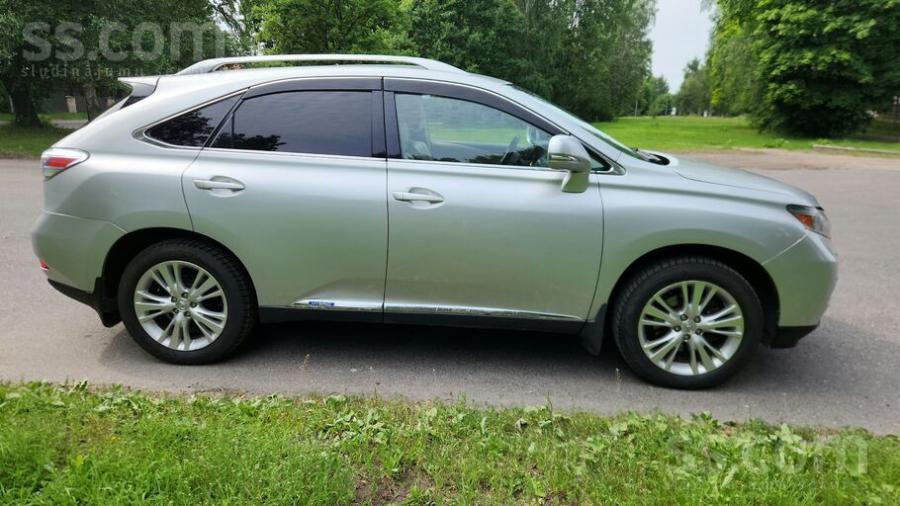 Pelēks Lexus RX 2010 Rīga, ar dzinēja tilpumu 3.50 L un nobraukumu 294 tūkst. km par 8300 €, foto 3 vietnē AUTOMOTO.COM.LV