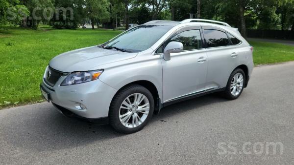 Pelēks Lexus RX 2010 Rīga, ar dzinēja tilpumu 3.50 L un nobraukumu 294 tūkst. km par 8300 €, foto 3 vietnē AUTOMOTO.COM.LV