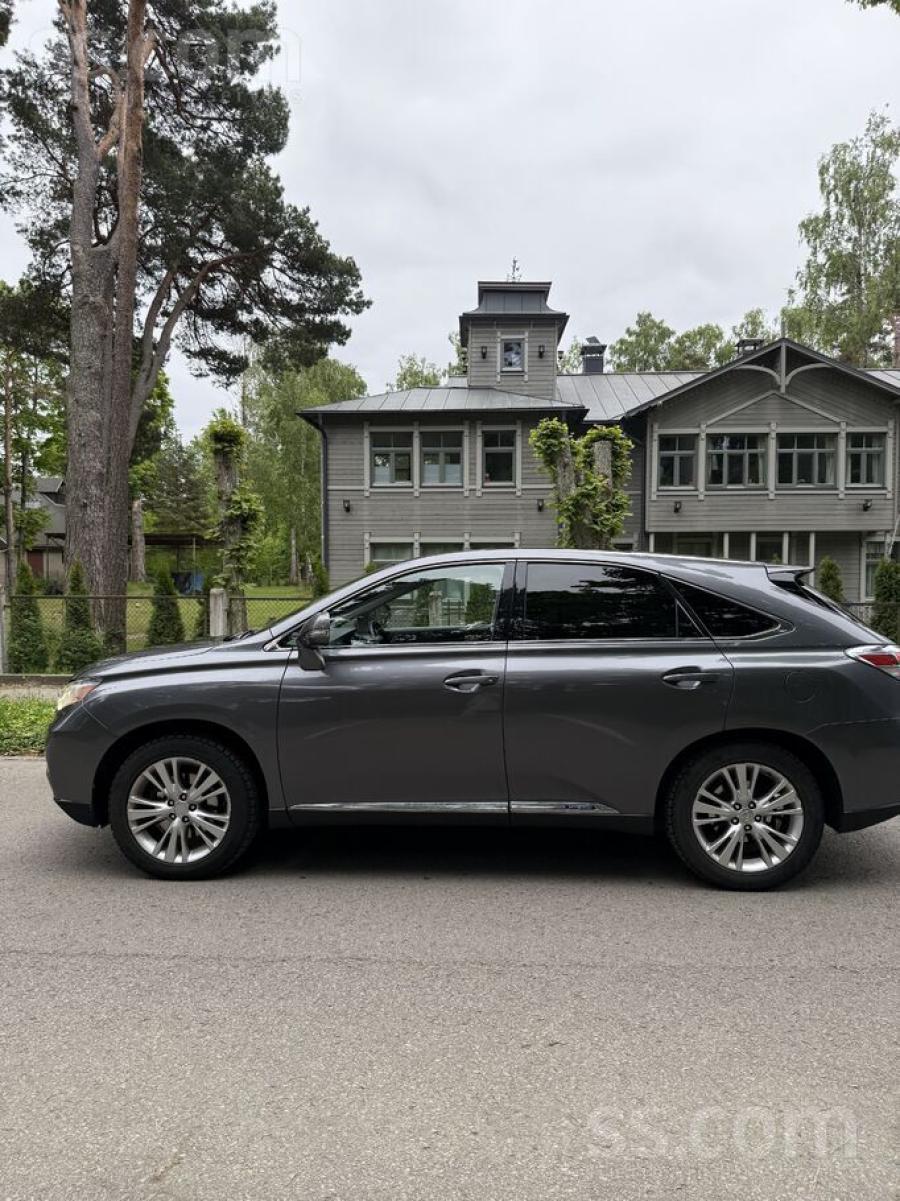 Pelēks Lexus RX 2011 Rīga, ar dzinēja tilpumu 3.50 L un nobraukumu 293 tūkst. km par 8500 €, foto 4 vietnē AUTOMOTO.COM.LV