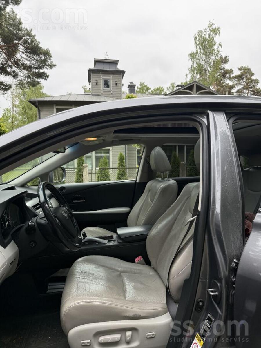 Pelēks Lexus RX 2011 Rīga, ar dzinēja tilpumu 3.50 L un nobraukumu 293 tūkst. km par 8500 €, foto 6 vietnē AUTOMOTO.COM.LV