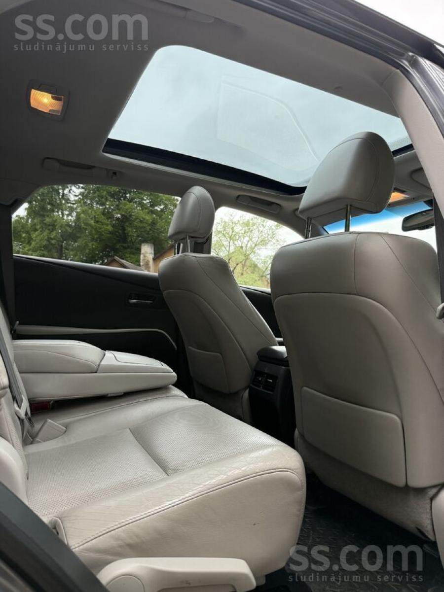 Pelēks Lexus RX 2011 Rīga, ar dzinēja tilpumu 3.50 L un nobraukumu 293 tūkst. km par 8500 €, foto 7 vietnē AUTOMOTO.COM.LV