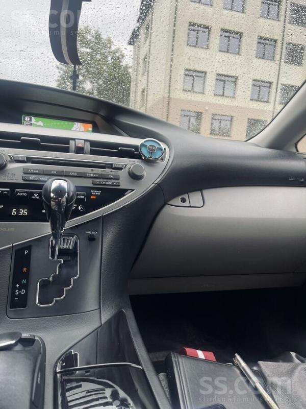 Grey Lexus RX 2011 in Jelgava, with an engine capacity of 3.50 L and mileage of 294 thousand km for 9800 €, photo 4 on AUTOMOTO.COM.LV