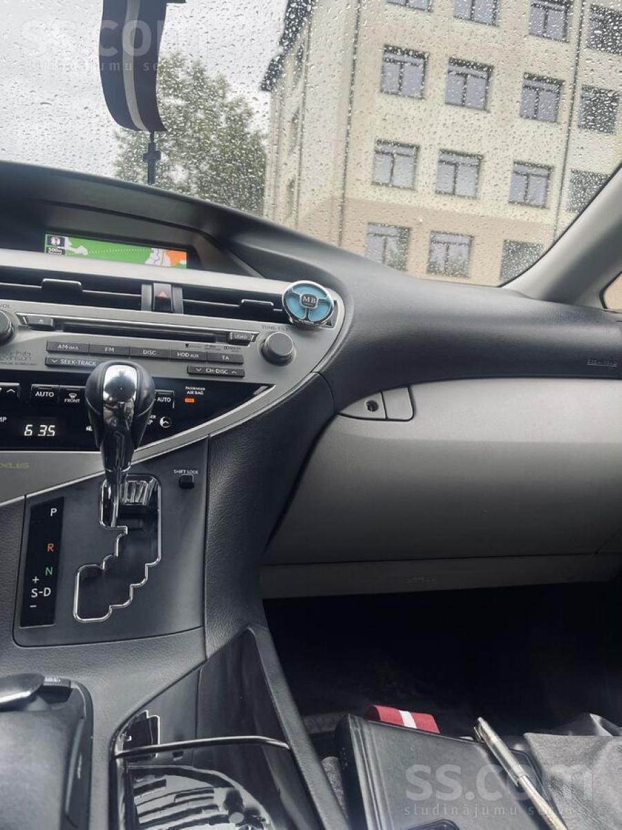 Pelēks Lexus RX 2011 Jelgava, ar dzinēja tilpumu 3.50 L un nobraukumu 294 tūkst. km par 9800 €, foto 5 vietnē AUTOMOTO.COM.LV