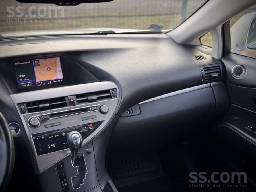 Pelēks Lexus RX 2012 Rīga, ar dzinēja tilpumu 3.50 L un nobraukumu 229 tūkst. km par 14990 €, foto 11 vietnē AUTOMOTO.COM.LV