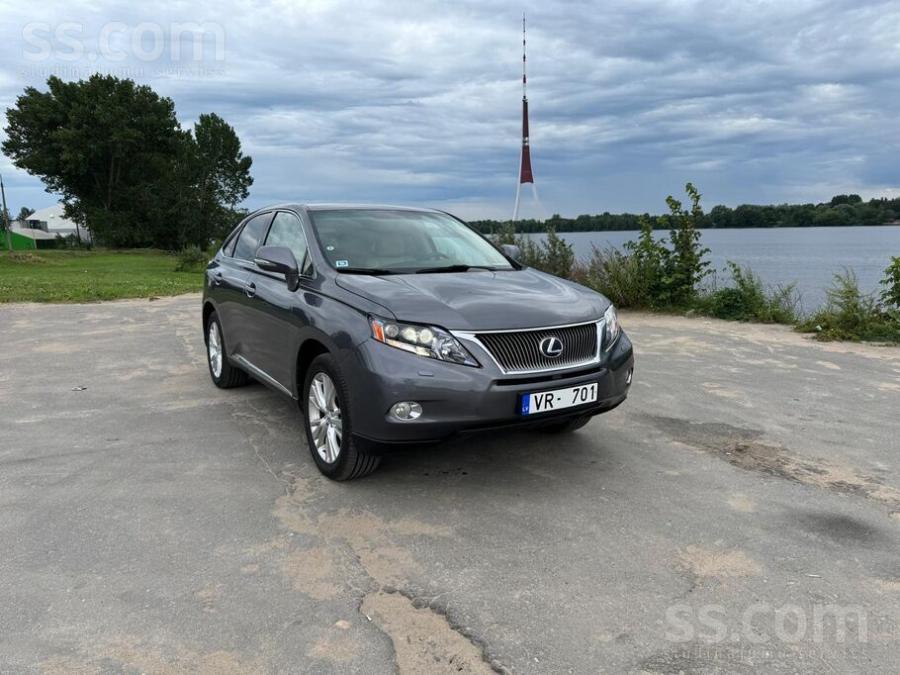 Pelēks Lexus RX 2012 Rīga, ar dzinēja tilpumu 3.50 L un nobraukumu 195 tūkst. km par 11000 €, foto 3 vietnē AUTOMOTO.COM.LV
