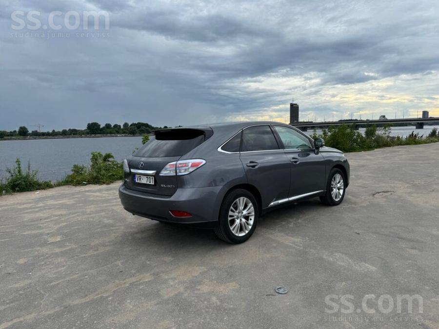 Pelēks Lexus RX 2012 Rīga, ar dzinēja tilpumu 3.50 L un nobraukumu 195 tūkst. km par 11000 €, foto 4 vietnē AUTOMOTO.COM.LV