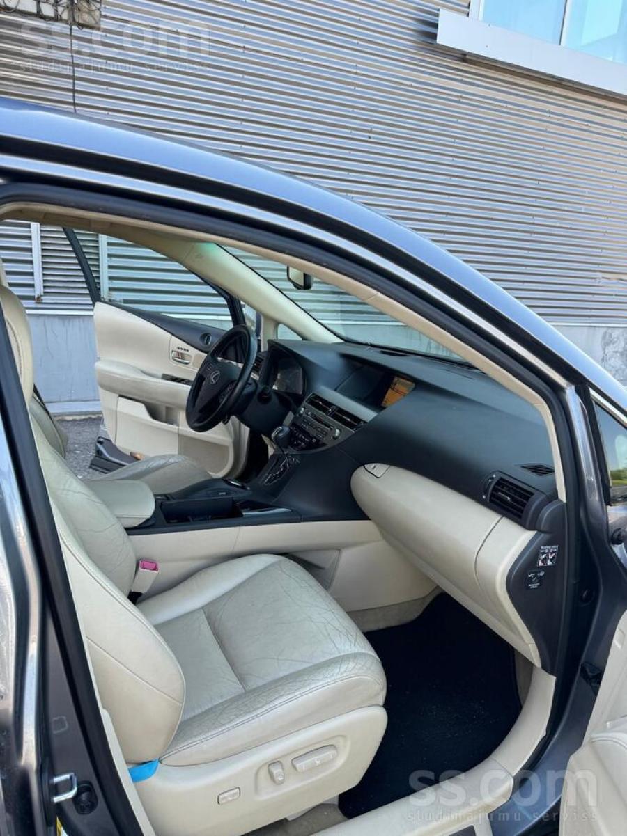 Pelēks Lexus RX 2012 Rīga, ar dzinēja tilpumu 3.50 L un nobraukumu 195 tūkst. km par 11000 €, foto 9 vietnē AUTOMOTO.COM.LV
