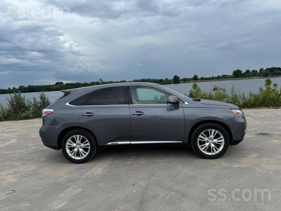Pelēks Lexus RX 2012 Rīga, ar dzinēja tilpumu 3.50 L un nobraukumu 195 tūkst. km par 11000 €, foto 16 vietnē AUTOMOTO.COM.LV