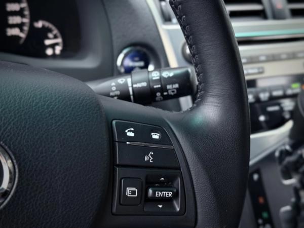 Grey Lexus RX 2012 in Riga, with an engine capacity of 3.50 L and mileage of 144 thousand km for 14495 €, photo 8 on AUTOMOTO.COM.LV