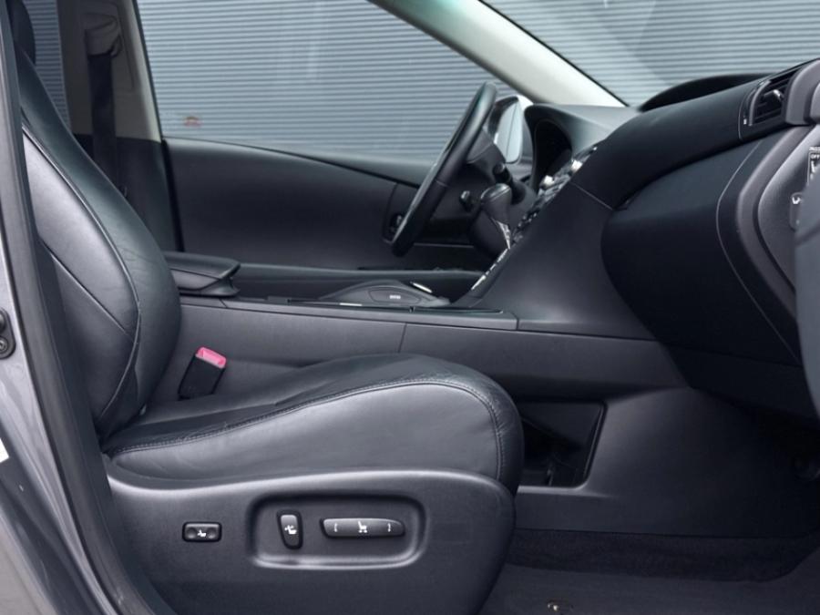 Pelēks Lexus RX 2012 Rīga, ar dzinēja tilpumu 3.50 L un nobraukumu 144 tūkst. km par 14495 €, foto 14 vietnē AUTOMOTO.COM.LV