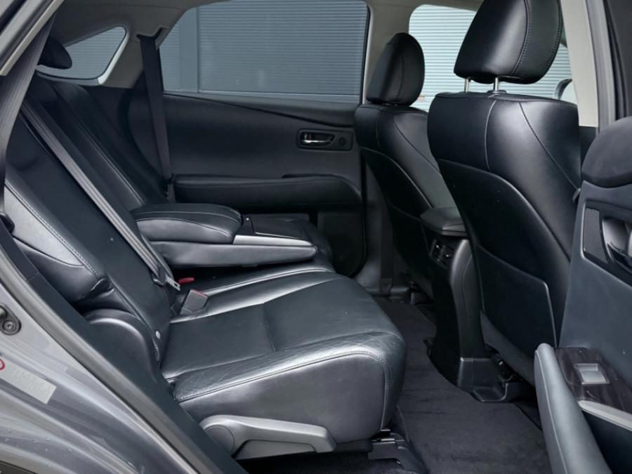 Pelēks Lexus RX 2012 Rīga, ar dzinēja tilpumu 3.50 L un nobraukumu 144 tūkst. km par 14495 €, foto 23 vietnē AUTOMOTO.COM.LV