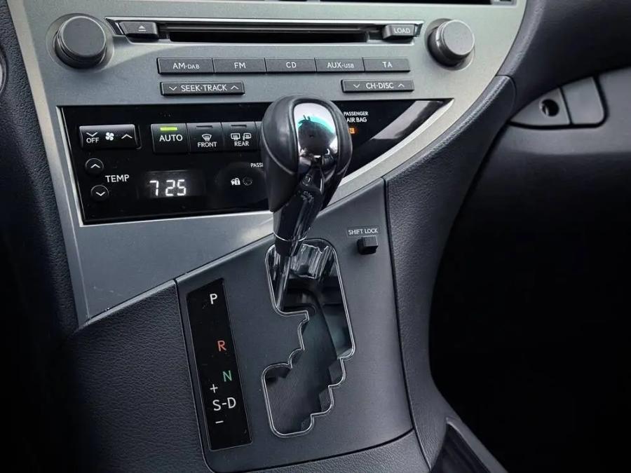 Grey Lexus RX 2012 in Riga, with an engine capacity of 3.50 L and mileage of 144 thousand km for 13750 €, photo 19 on AUTOMOTO.COM.LV