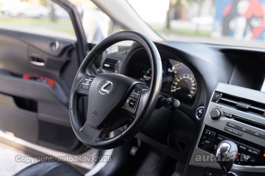 Grey Lexus RX 2012 in Tallinn, with an engine capacity of 3.50 L and mileage of 274 thousand km for 10900 €, photo 13 on AUTOMOTO.COM.LV