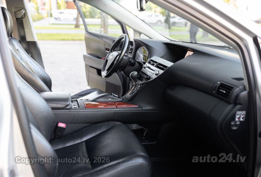 Grey Lexus RX 2012 in Tallinn, with an engine capacity of 3.50 L and mileage of 274 thousand km for 10900 €, photo 16 on AUTOMOTO.COM.LV