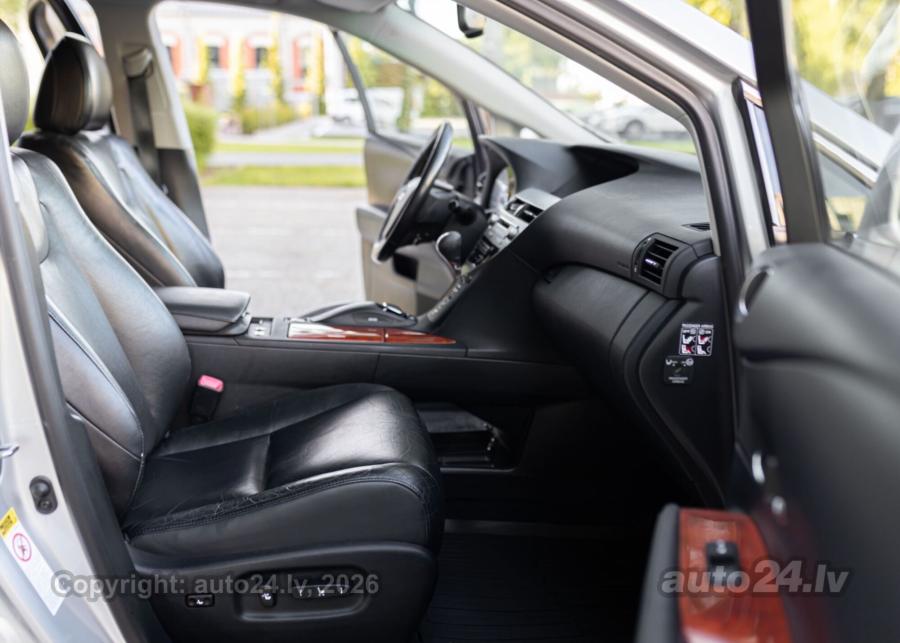 Grey Lexus RX 2012 in Tallinn, with an engine capacity of 3.50 L and mileage of 274 thousand km for 10900 €, photo 17 on AUTOMOTO.COM.LV
