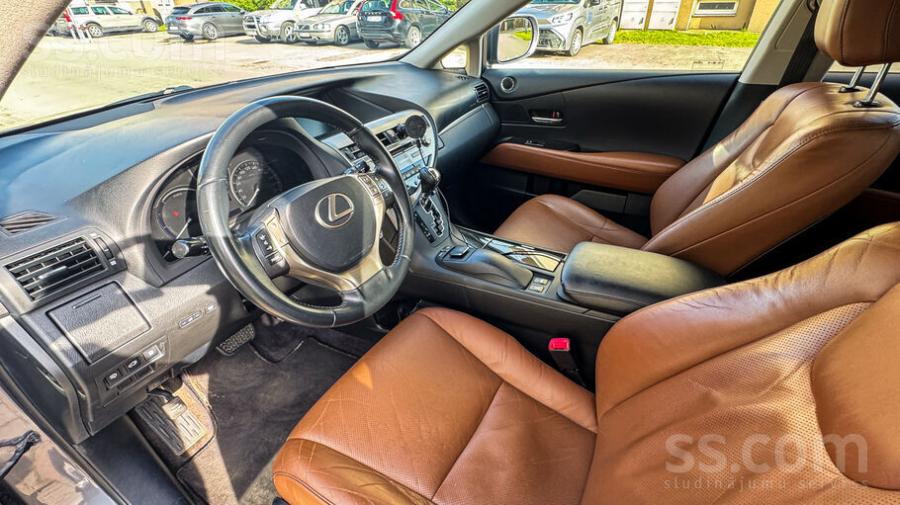 Grey Lexus RX 2012 in Riga, with an engine capacity of 3.50 L and mileage of 205 thousand km for 16000 €, photo 7 on AUTOMOTO.COM.LV
