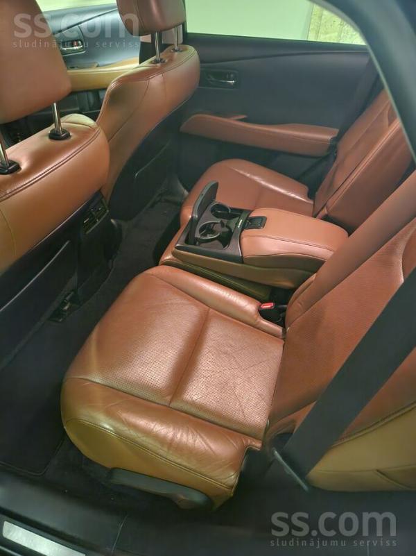 Grey Lexus RX 2013 in Riga, with an engine capacity of 3.50 L and mileage of 220 thousand km for 13850 €, photo 11 on AUTOMOTO.COM.LV