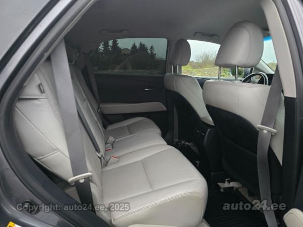 Pelēks Lexus RX 2013 Tallina, ar dzinēja tilpumu 3.50 L un nobraukumu 188 tūkst. km par 12990 €, foto 11 vietnē AUTOMOTO.COM.LV