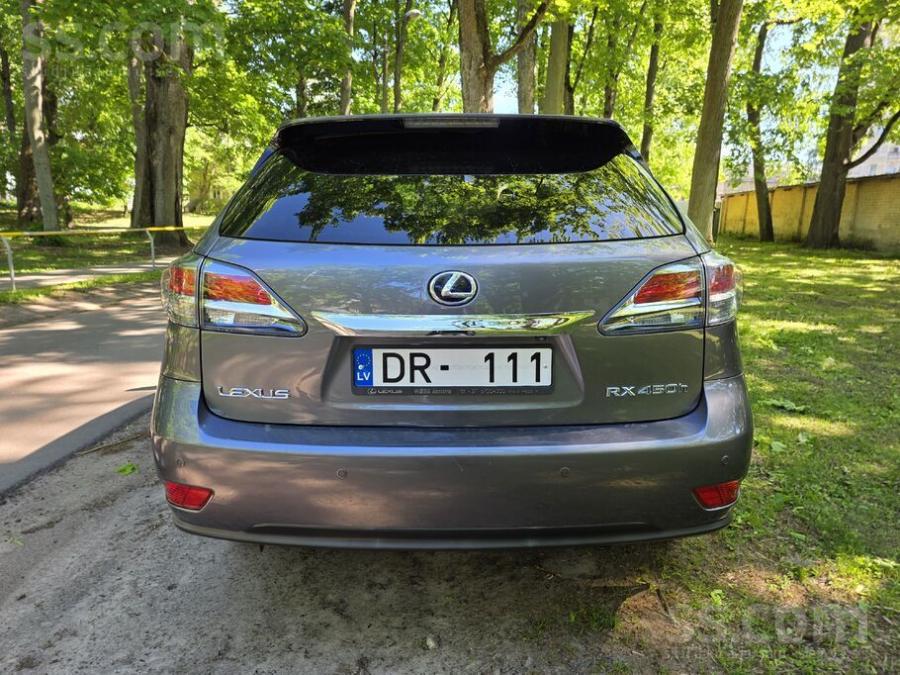 Grey Lexus RX 2013 in Riga, with an engine capacity of 3.50 L and mileage of 228 thousand km for 16200 €, photo 6 on AUTOMOTO.COM.LV