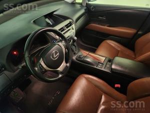 Grey Lexus RX 2013 in Riga, with an engine capacity of 3.50 L and mileage of 228 thousand km for 16200 €, photo 9 on AUTOMOTO.COM.LV