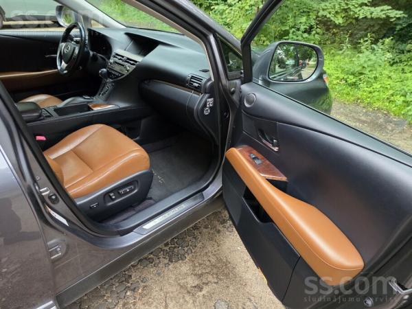 Pelēks Lexus RX 2013 Rīga, ar dzinēja tilpumu 3.50 L un nobraukumu 229 tūkst. km par 15350 €, foto 8 vietnē AUTOMOTO.COM.LV