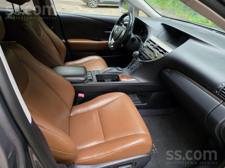 Pelēks Lexus RX 2013 Rīga, ar dzinēja tilpumu 3.50 L un nobraukumu 229 tūkst. km par 15350 €, foto 15 vietnē AUTOMOTO.COM.LV