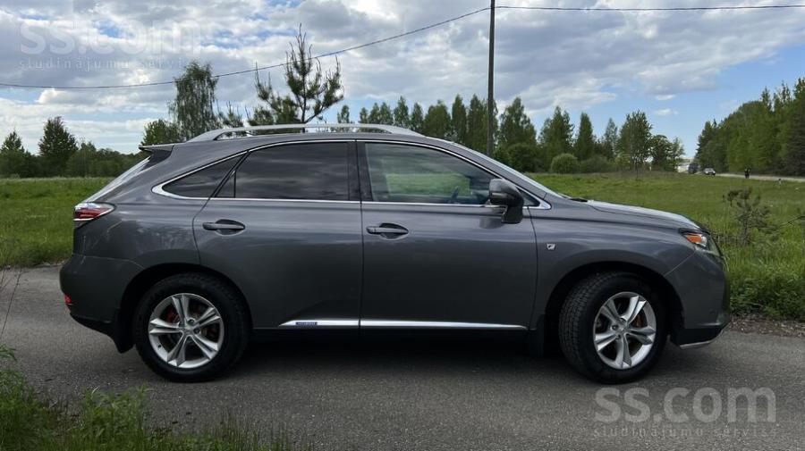 Grey Lexus RX 2013 in Riga, with an engine capacity of 3.50 L and mileage of 266 thousand km for 15500 €, photo 5 on AUTOMOTO.COM.LV