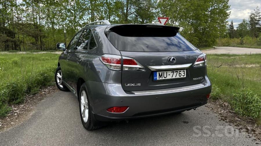 Grey Lexus RX 2013 in Riga, with an engine capacity of 3.50 L and mileage of 266 thousand km for 15500 €, photo 6 on AUTOMOTO.COM.LV