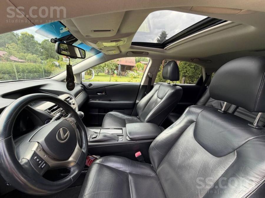 Grey Lexus RX 2013 in Riga, with an engine capacity of 3.50 L and mileage of 244 thousand km for 15600 €, photo 5 on AUTOMOTO.COM.LV