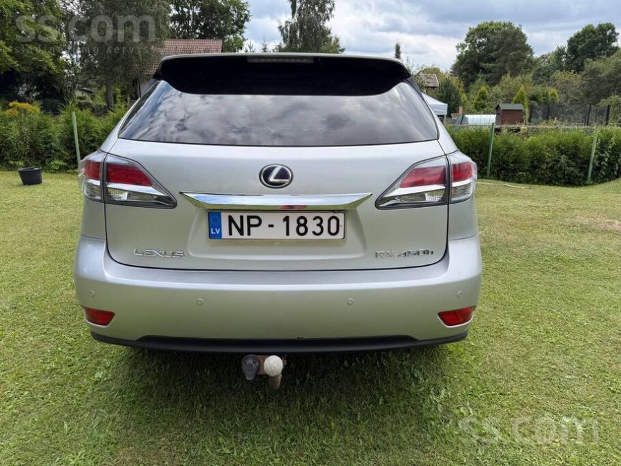 Grey Lexus RX 2013 in Riga, with an engine capacity of 3.50 L and mileage of 244 thousand km for 15600 €, photo 6 on AUTOMOTO.COM.LV