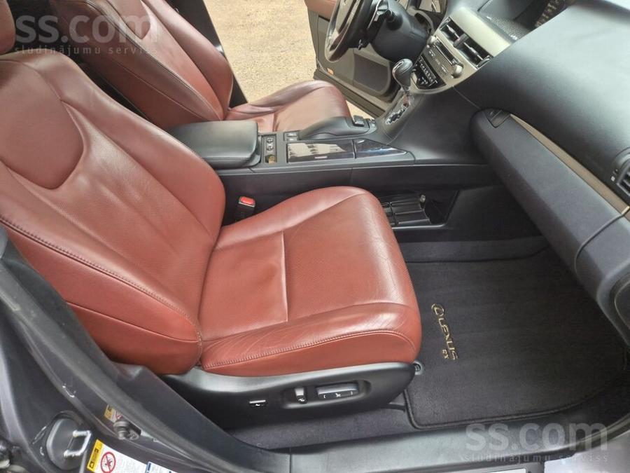 Grey Lexus RX 2014 in Riga, with an engine capacity of 3.50 L and mileage of 122 thousand km for 13900 €, photo 17 on AUTOMOTO.COM.LV