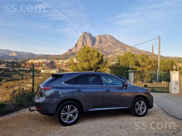 Grey Lexus RX 2015 in Riga, with an engine capacity of 3.50 L and mileage of 282 thousand km for 15500 €, photo 3 on AUTOMOTO.COM.LV