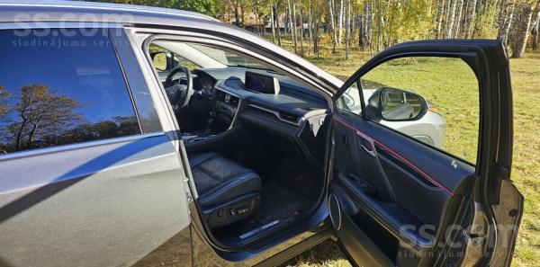 Grey Lexus RX 2016 in Riga, with an engine capacity of 3.50 L and mileage of 185 thousand km for 25000 €, photo 7 on AUTOMOTO.COM.LV