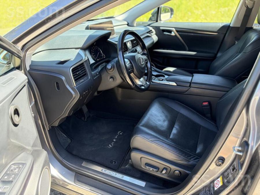 Grey Lexus RX 2016 in Valmiera, with an engine capacity of 3.50 L and mileage of 191 thousand km for 22900 €, photo 8 on AUTOMOTO.COM.LV
